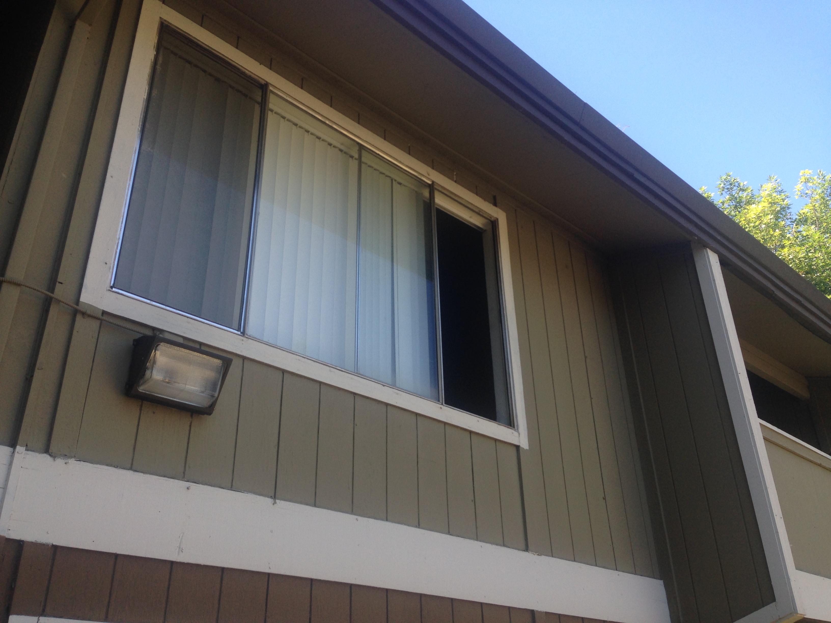 2-year-old falls from second-story apartment in Stockton | abc10.com