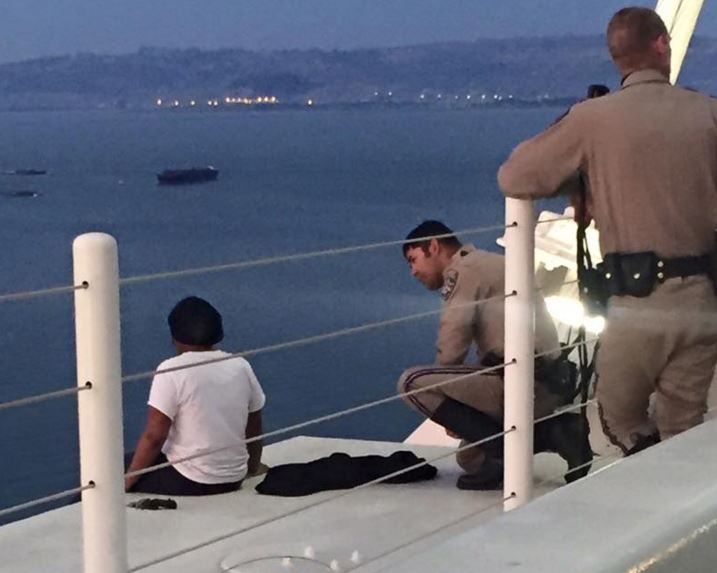 Bay Area CHP officer talks down potential Bay Bridge jumper | abc10.com