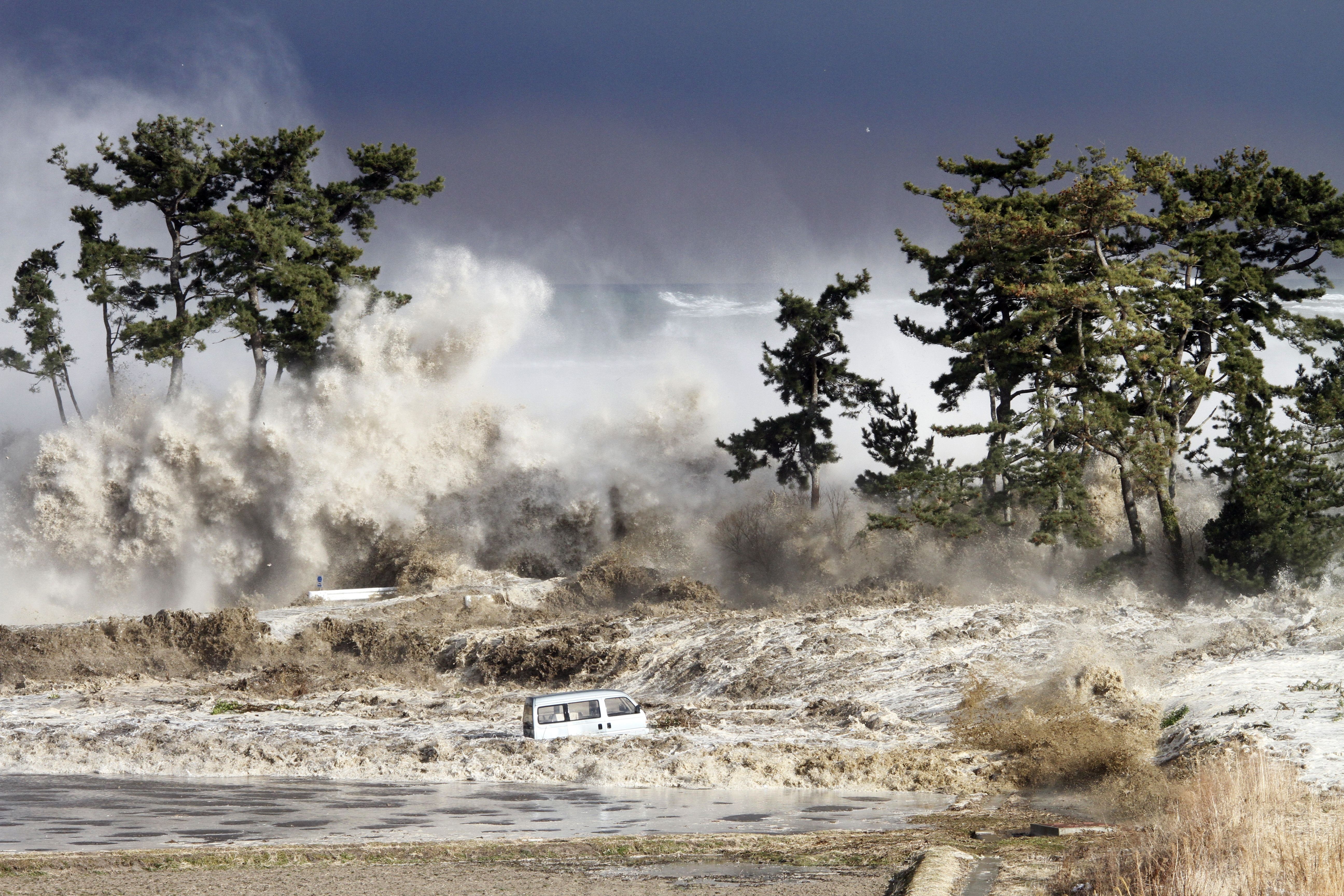 Ceremonies, and silence mark 5th anniversary of Japan tsunami | abc10.com
