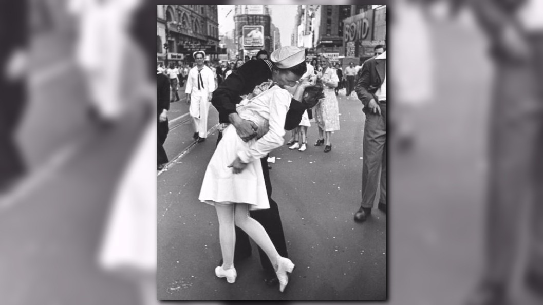George Mendonsa, Sailor Kissing Woman in Iconic V-J Day Photo, Dies ...