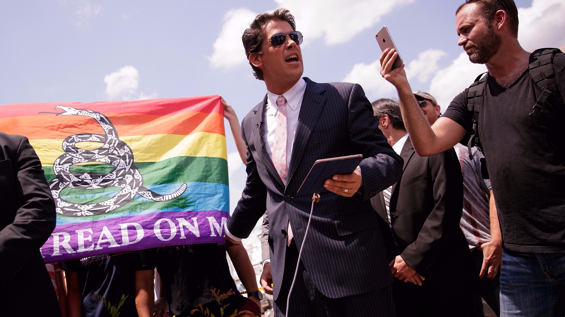Crowds gather ahead of UC Berkeley right-wing rally | abc10.com
